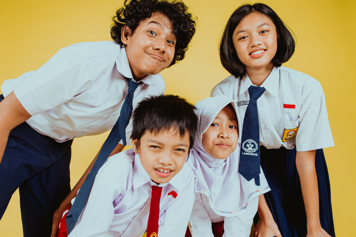 200+ Cool & Catchy English Group Names (+Generator)